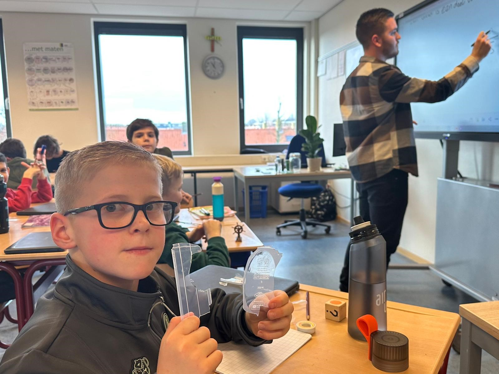 Breuken leren met scherven - Kindcentrum De Windwijzer